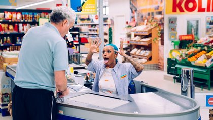 „Leider Wucherpreise“: Fans empört über Amazons „Die Discounter“-Merch ...