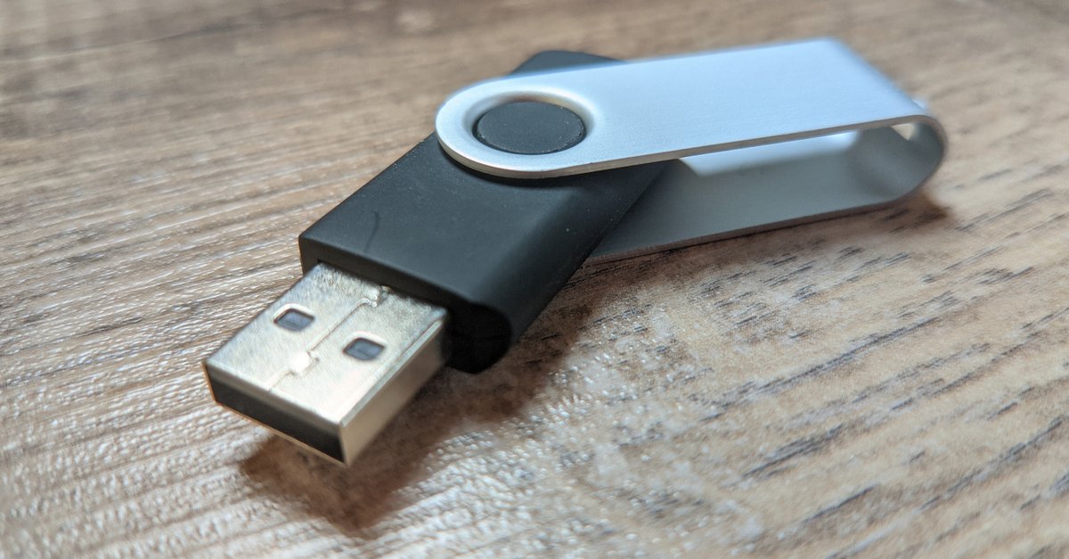 Ist ein voller USB-Stick schwerer als ein leerer?