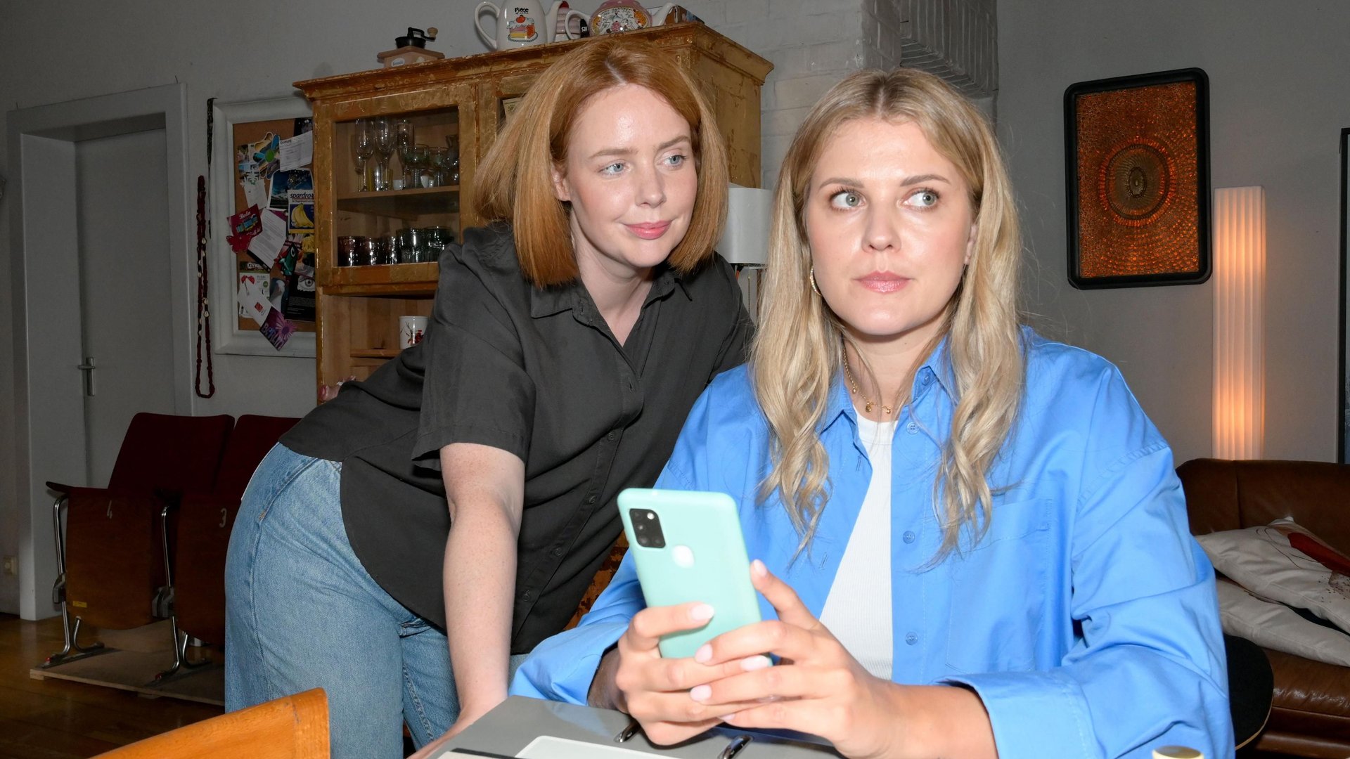 GZSZ: Großer Schock für Paul – ist ausgerechnet Alicia sein Dating-App ...