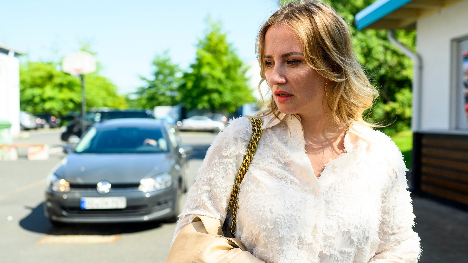 AWZ: Wird sie auf seine Forderungen eingehen? Justus treibt Isabelle in ...