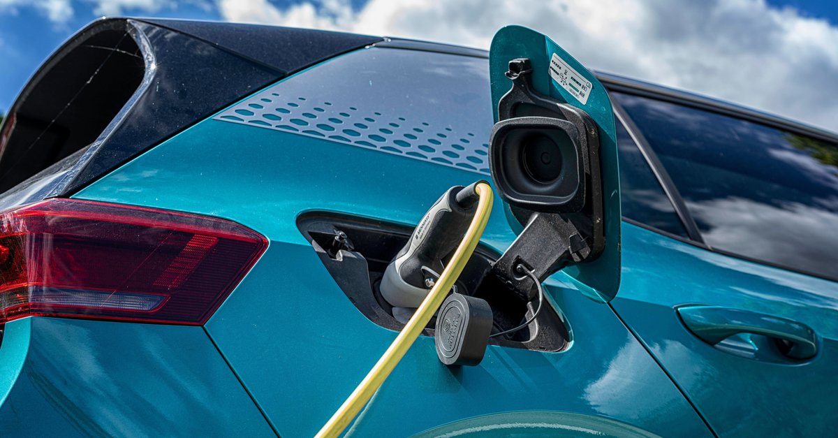 E-Autos abgewatscht: ADAC-Chef spricht Klartext E-Autos abgewatscht: ADAC-Chef spricht Klartext