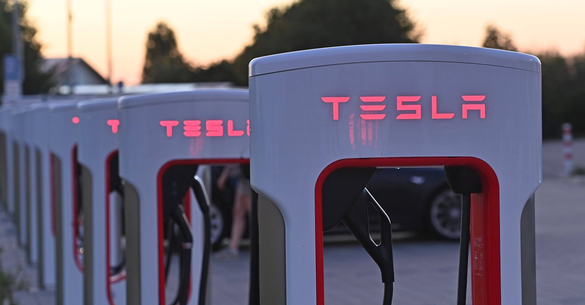 Schluss mit Billig-Strom: Tesla will von E-Auto-Fahrern jetzt richtig ...