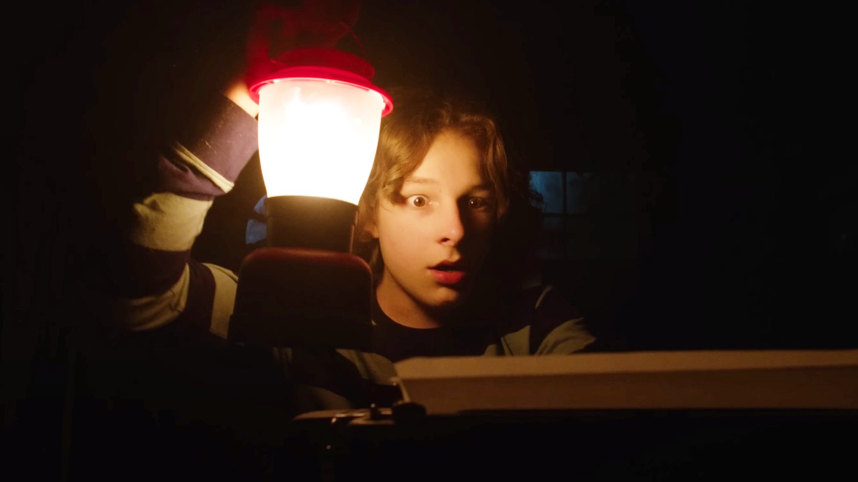 Mel Gibson jagt eine dunkle Macht im Trailer zum Gruselspaß im Stil von ...