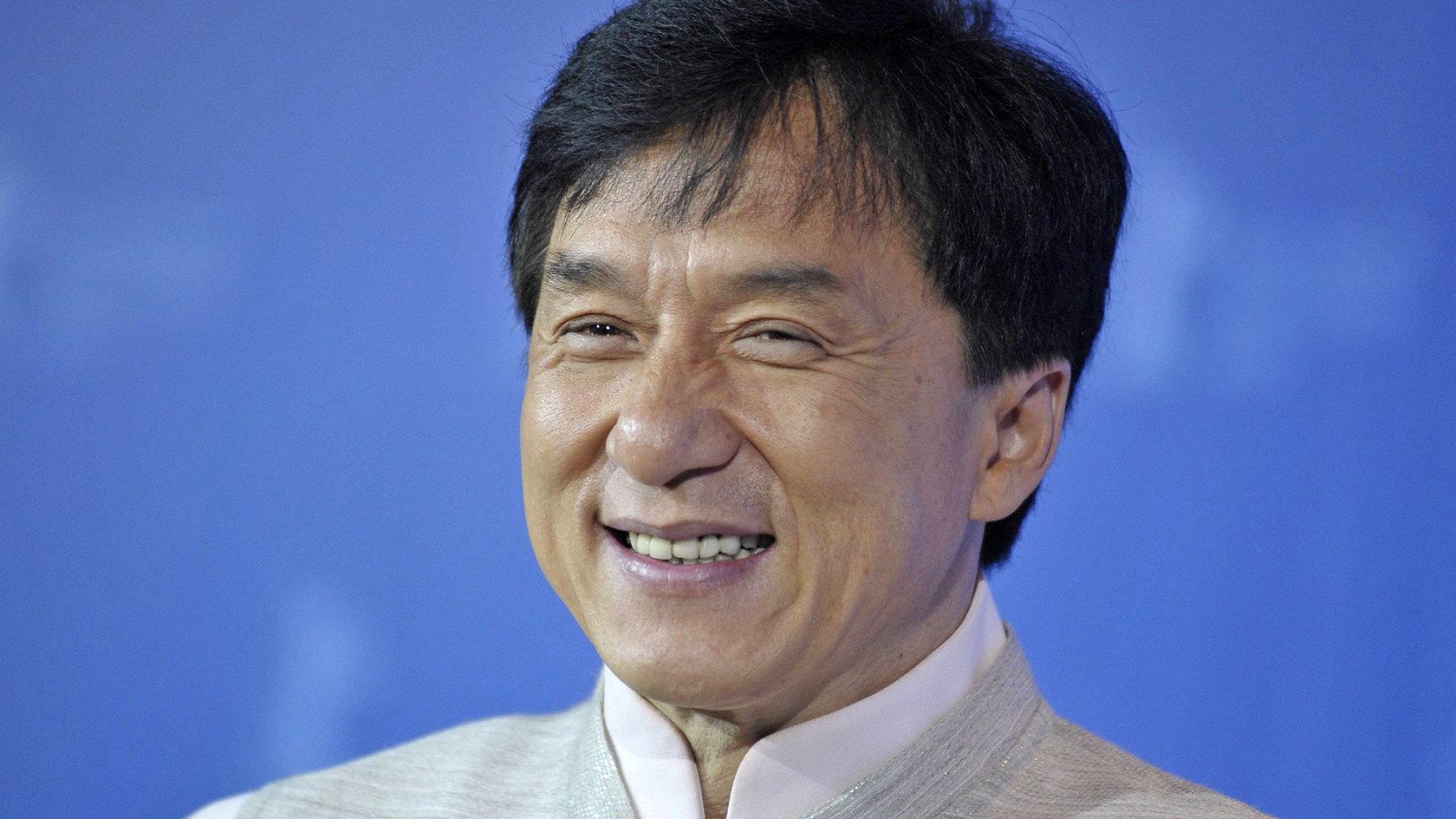 Jackie Chan in Tränen: Vater-Tochter-Video geht viral – aber das steckt ...