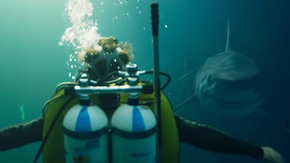 Irrer als „Crank 2“: Actionheld Jason Statham jagt Horror-Hai in „Meg 2 ...