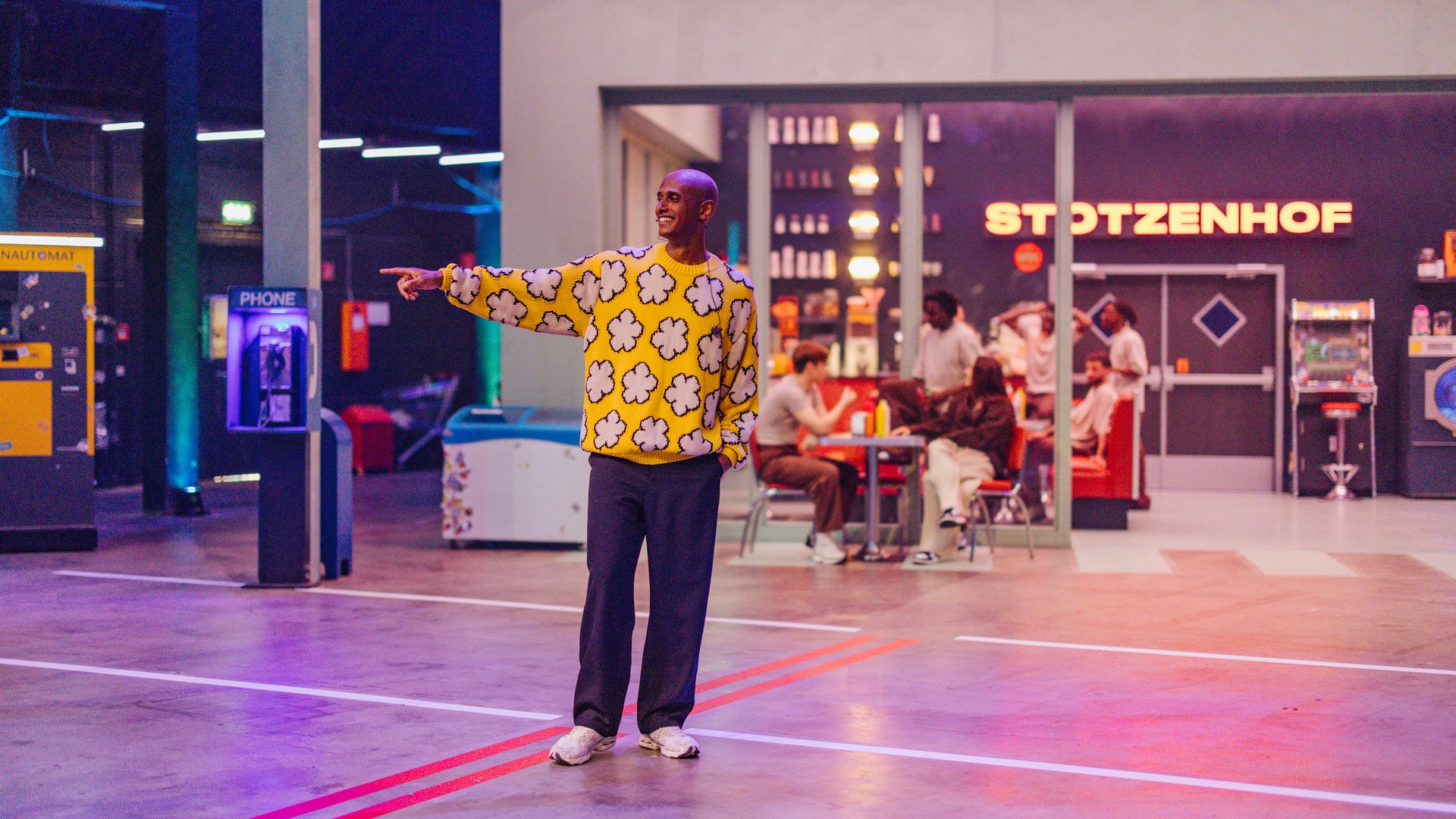 Platz 1 bei Amazon: Neue Serie mit „LOL: Last One Laughing“-Star jetzt ...